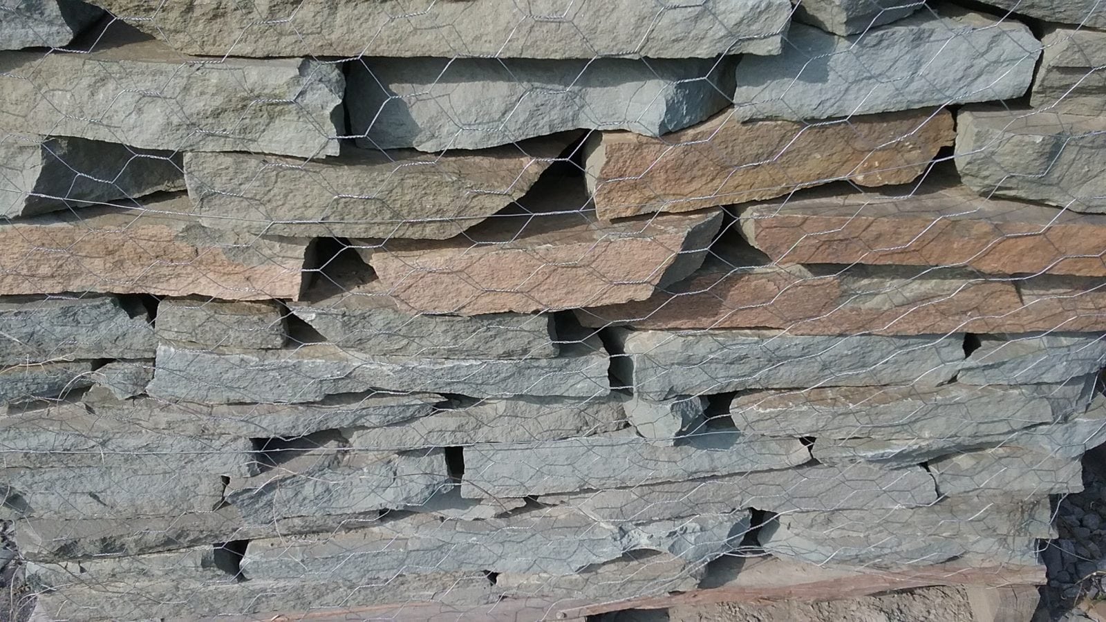 Colonial Wall Stone At GrassMasters Landscaping - GrassMasters Landscaping